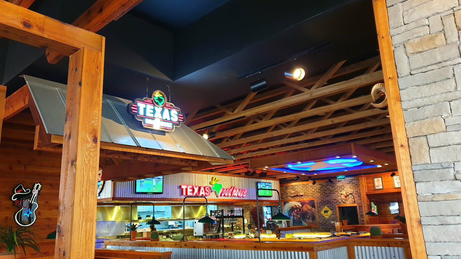 The Best Days And Times To Avoid The Crowds At Texas Roadhouse