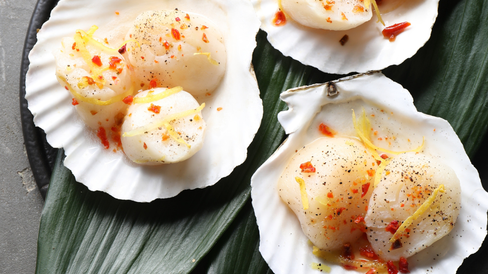 The Chef Tip For The Most Delicious Scallops Is To Eat Them Sashimi-Style