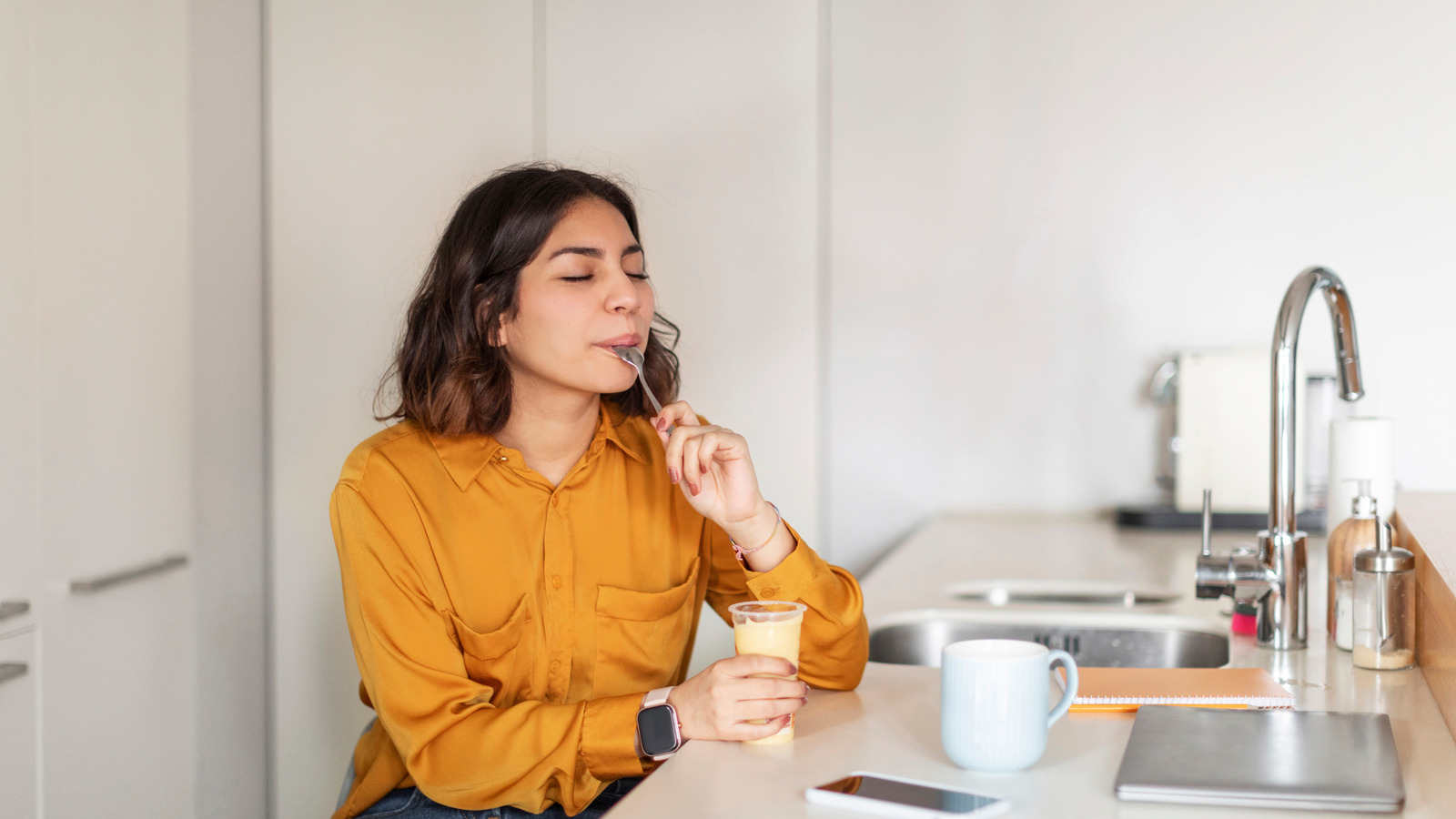 The Deliciously Simple 2-Ingredient Snack That's Packed With Protein