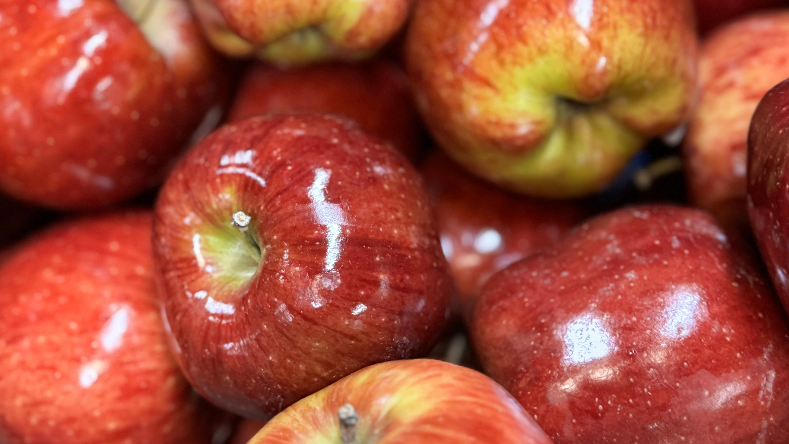 The Easiest Way To Remove That Pesky Waxy Layer From Apples