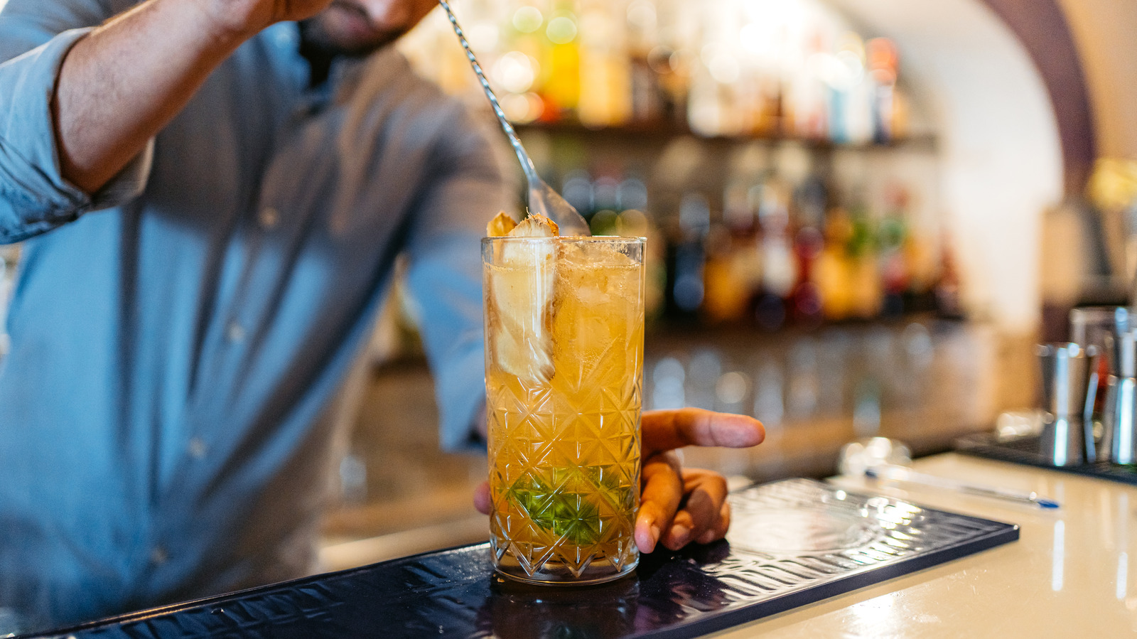 The Easy Swap To Give Your Ginger Ale Cocktail A Spicier Flavor