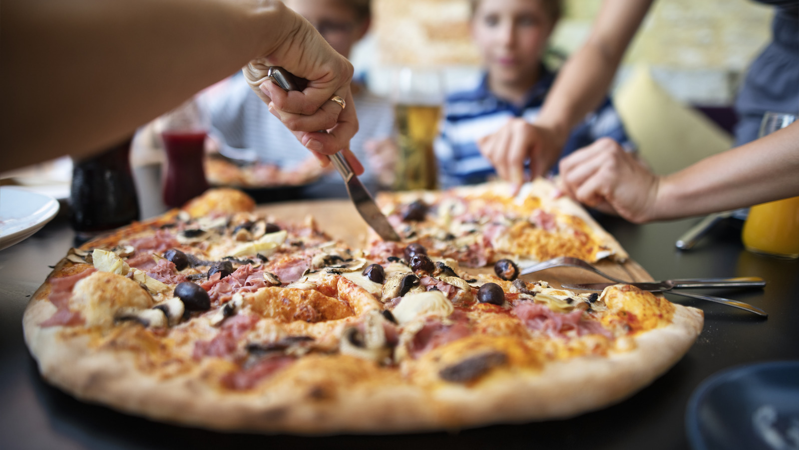 The Exact Time To Cut Your Pizza For The Cleanest Slices