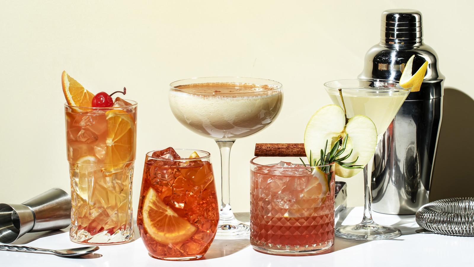 The Favorite Cocktails Of 9 Celebrity Chefs