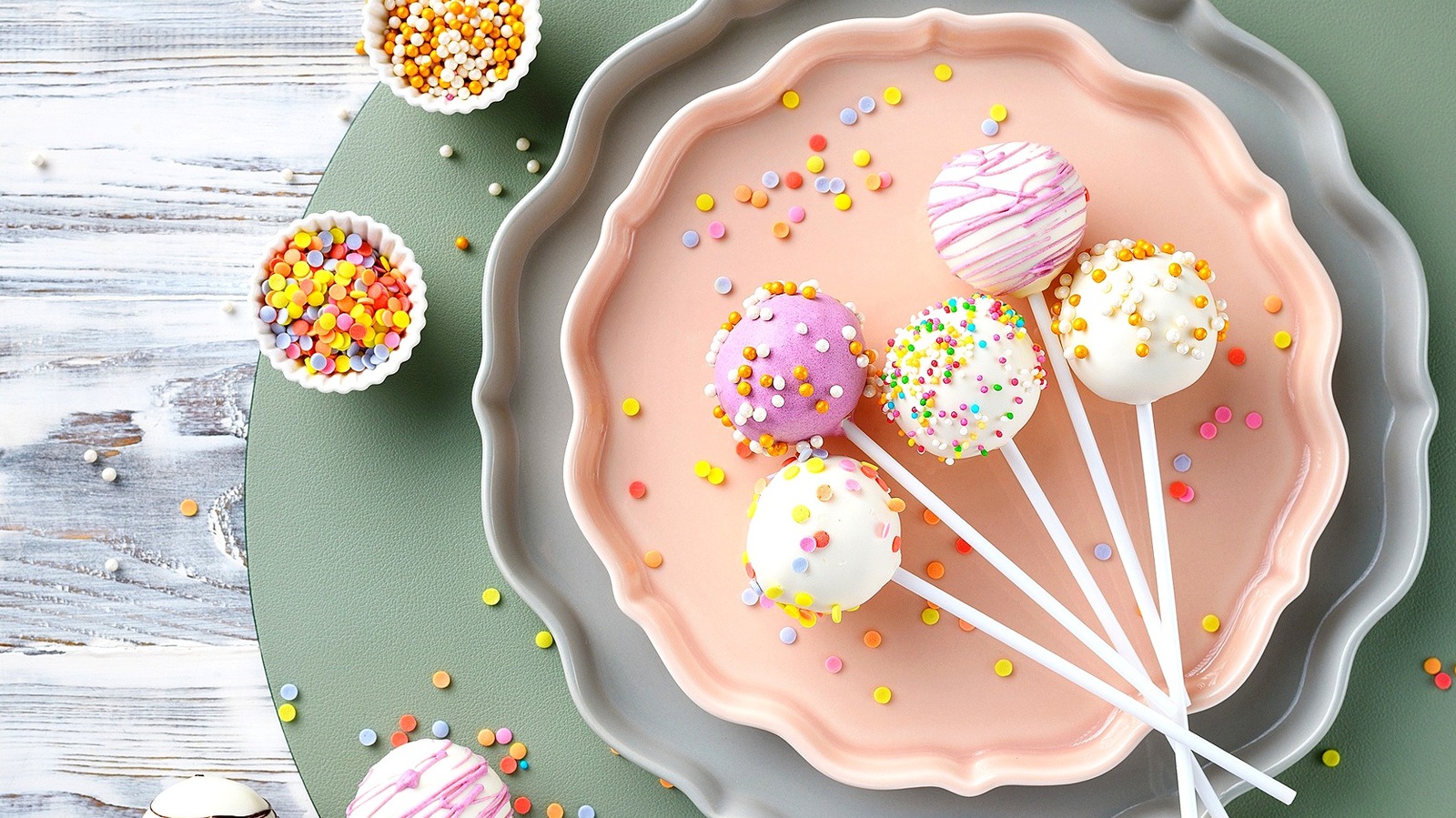 The Best Store-Bought Cookies To Transform Into Cake Pops