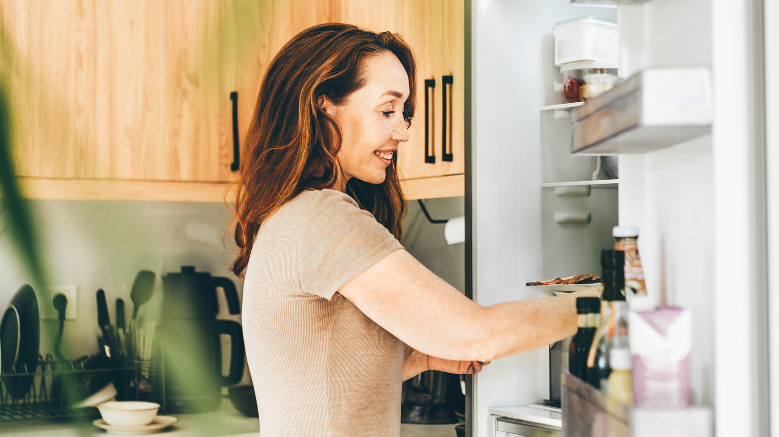 The Kitchen Organization Tool We Never Thought To Use In The Fridge ...