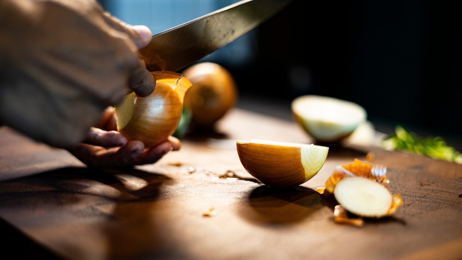 How To Peel Onion Skins Quickly
