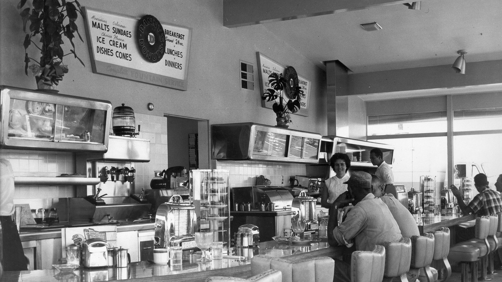The Popular Diner Chain That Started As A Humble Donut Stand
