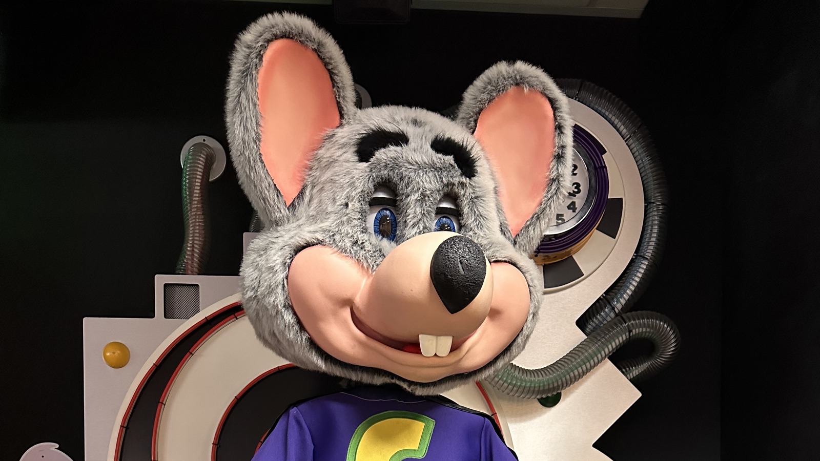 Chuck E Cheese Animatronic