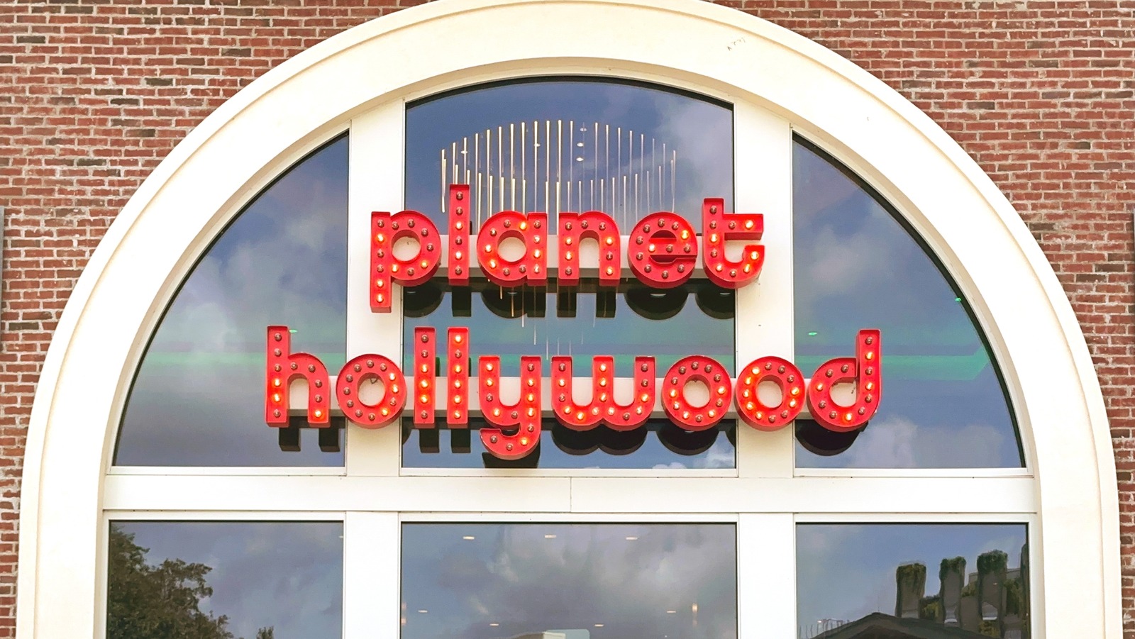 The Rise And Fall Of Planet Hollywood Restaurants