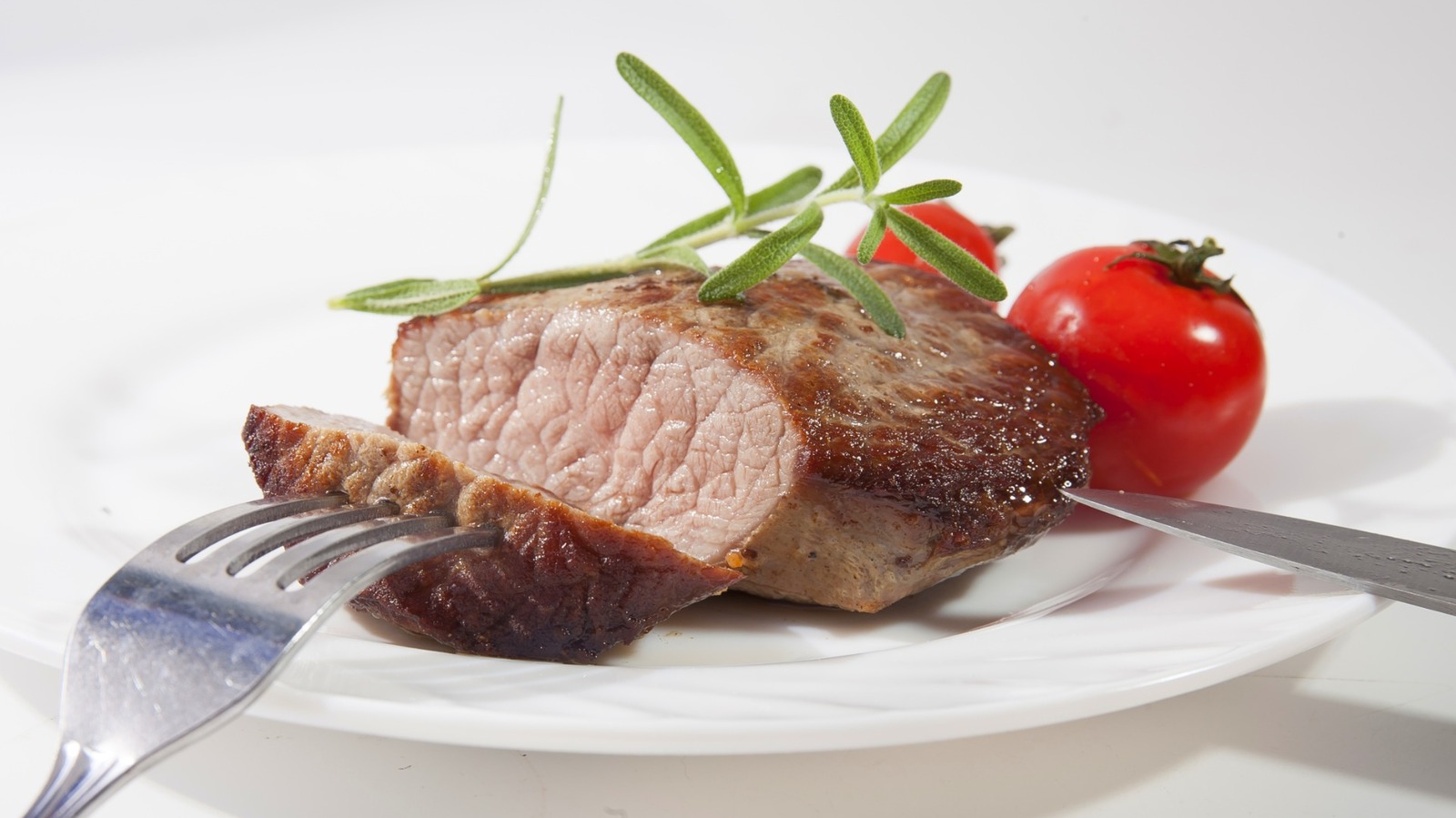 The Rookie Mistake That's Bound To Dry Out Your Eye Fillet Steak