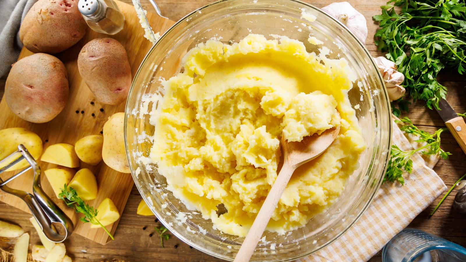 The Seasoning Step You're Forgetting When Making Mashed Potatoes