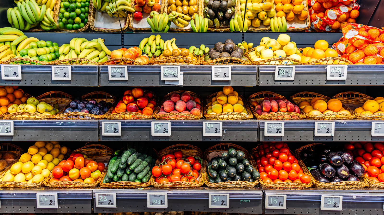 The Simple Tip That Saves You Money When Buying Produce