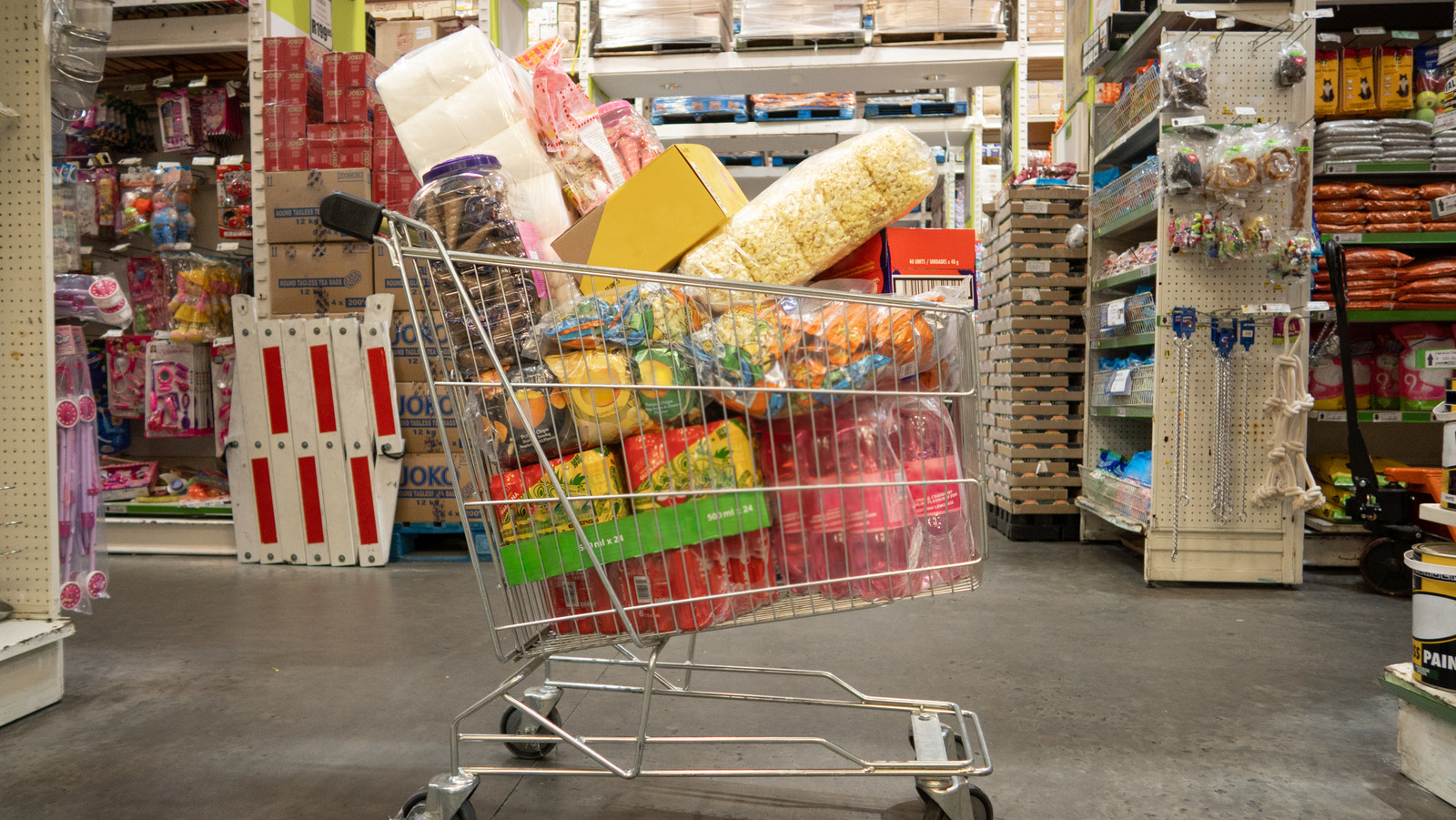 Always Shop For The Heaviest Grocery Store Items First To Prevent Cart ...