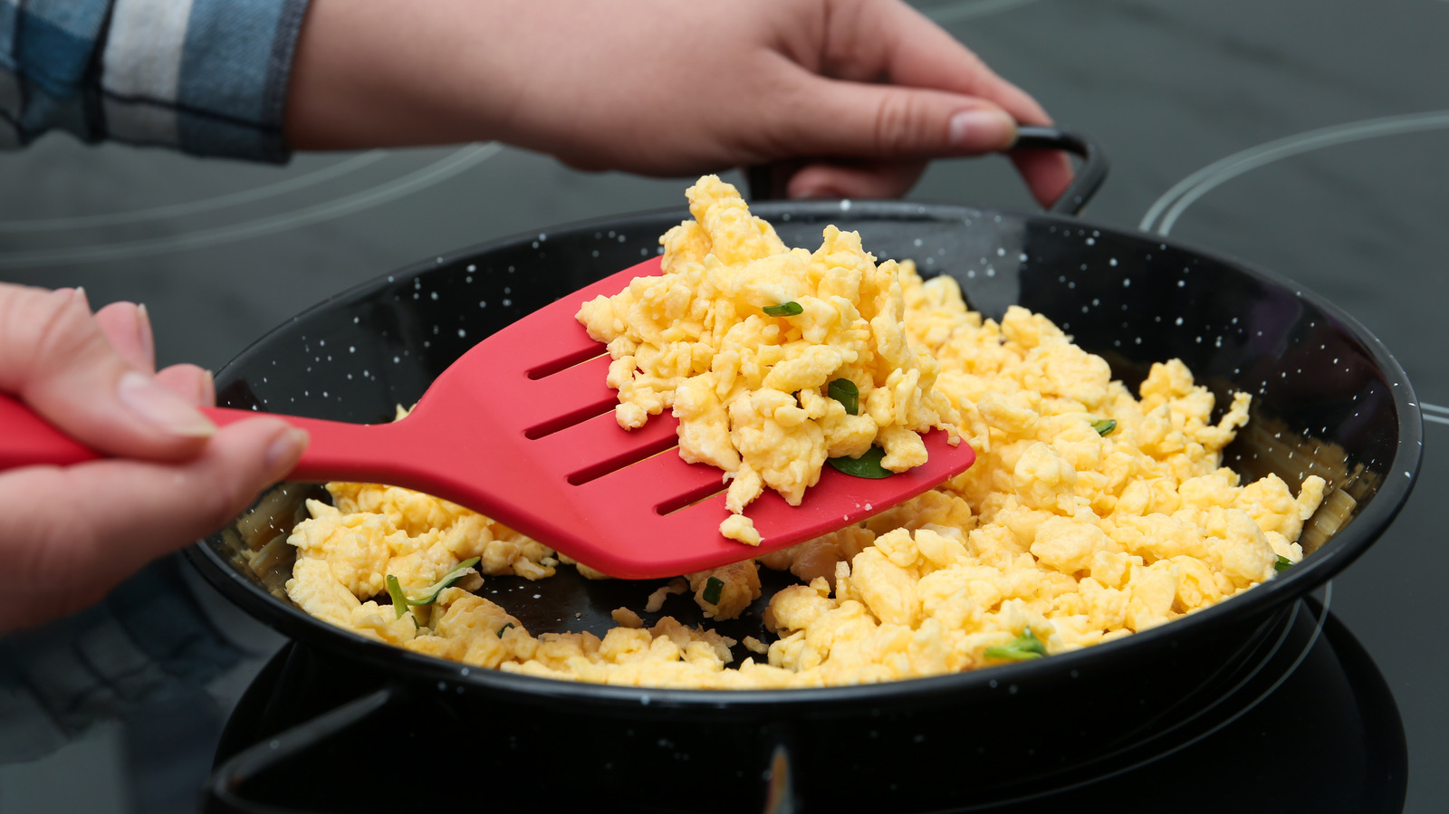 The Spatula Mistake That Makes Scrambled Eggs A Messy Nightmare