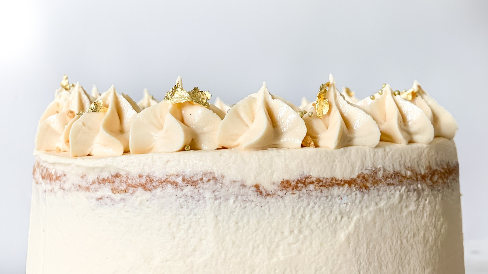 The Swiss Meringue Tricks That Are Bound To Delight Your Taste Buds