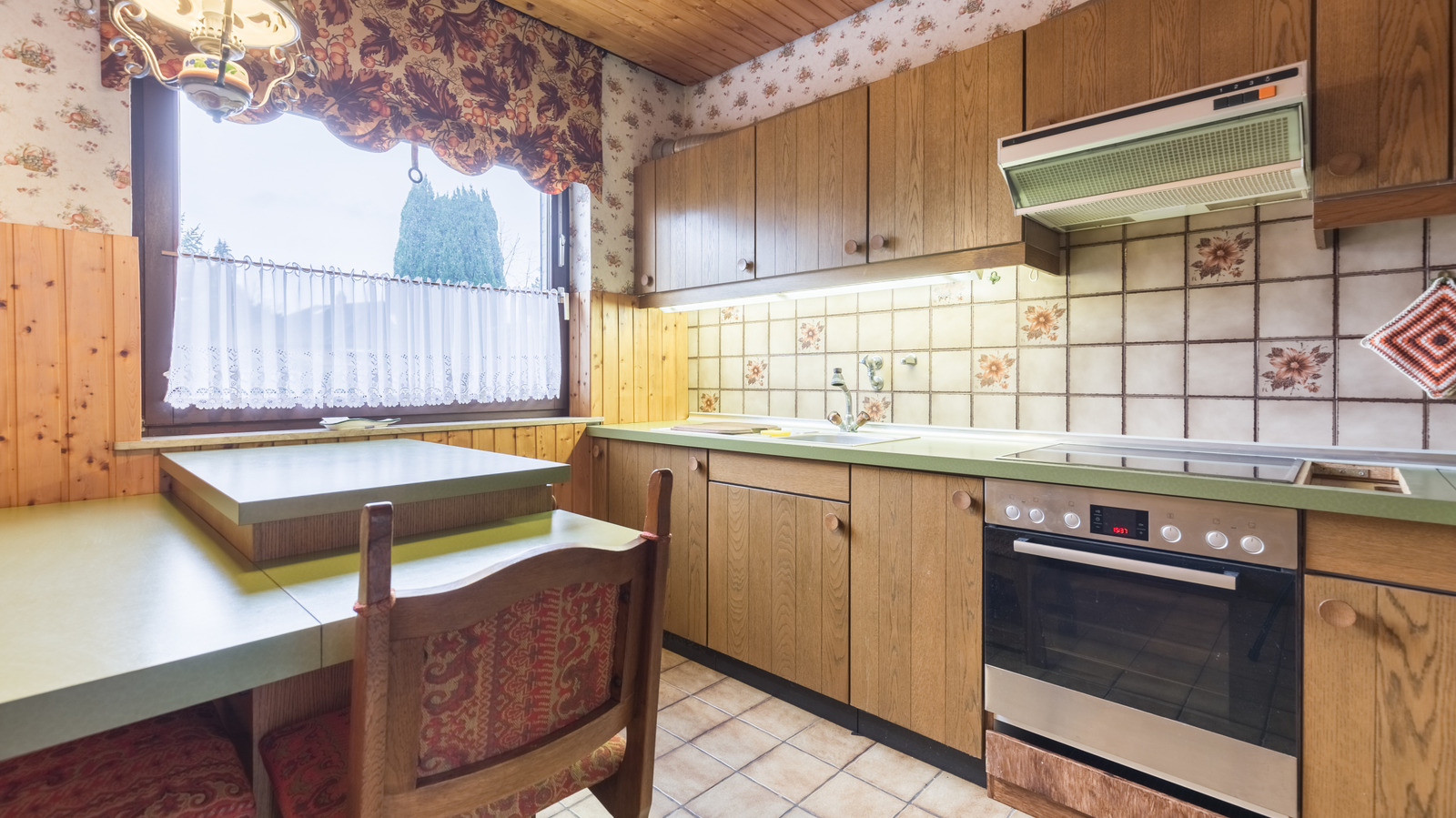 The Vintage Kitchen Trend That Makes Morning Meals So Much Cozier