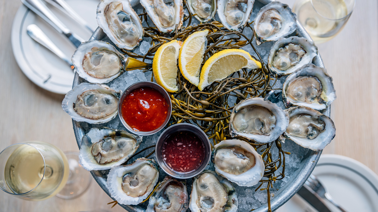 These Are The 5 Best Cocktails To Pair With Raw Oysters