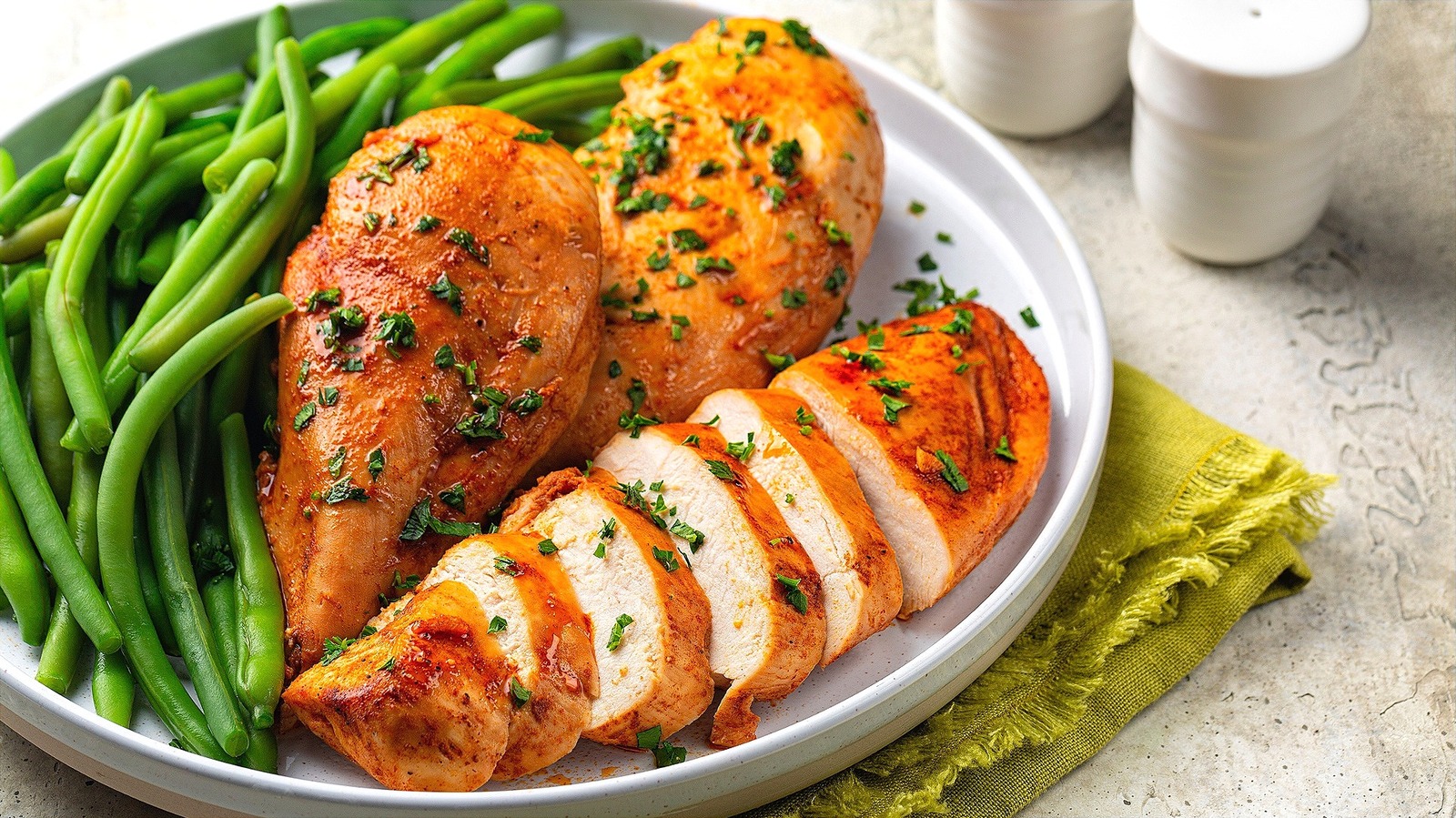 This 2-Ingredient Chicken May Be The Easiest Dinner We've Seen