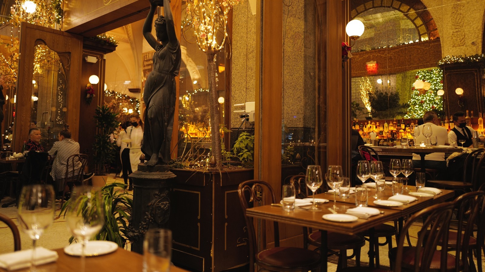 This Fancy NYC Restaurant Brings Paris To Broadway For Theater Geeks To ...