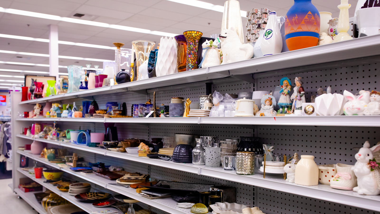 Thrift Lovers Are Flocking To One Type Of Store For Huge Discounts On ...