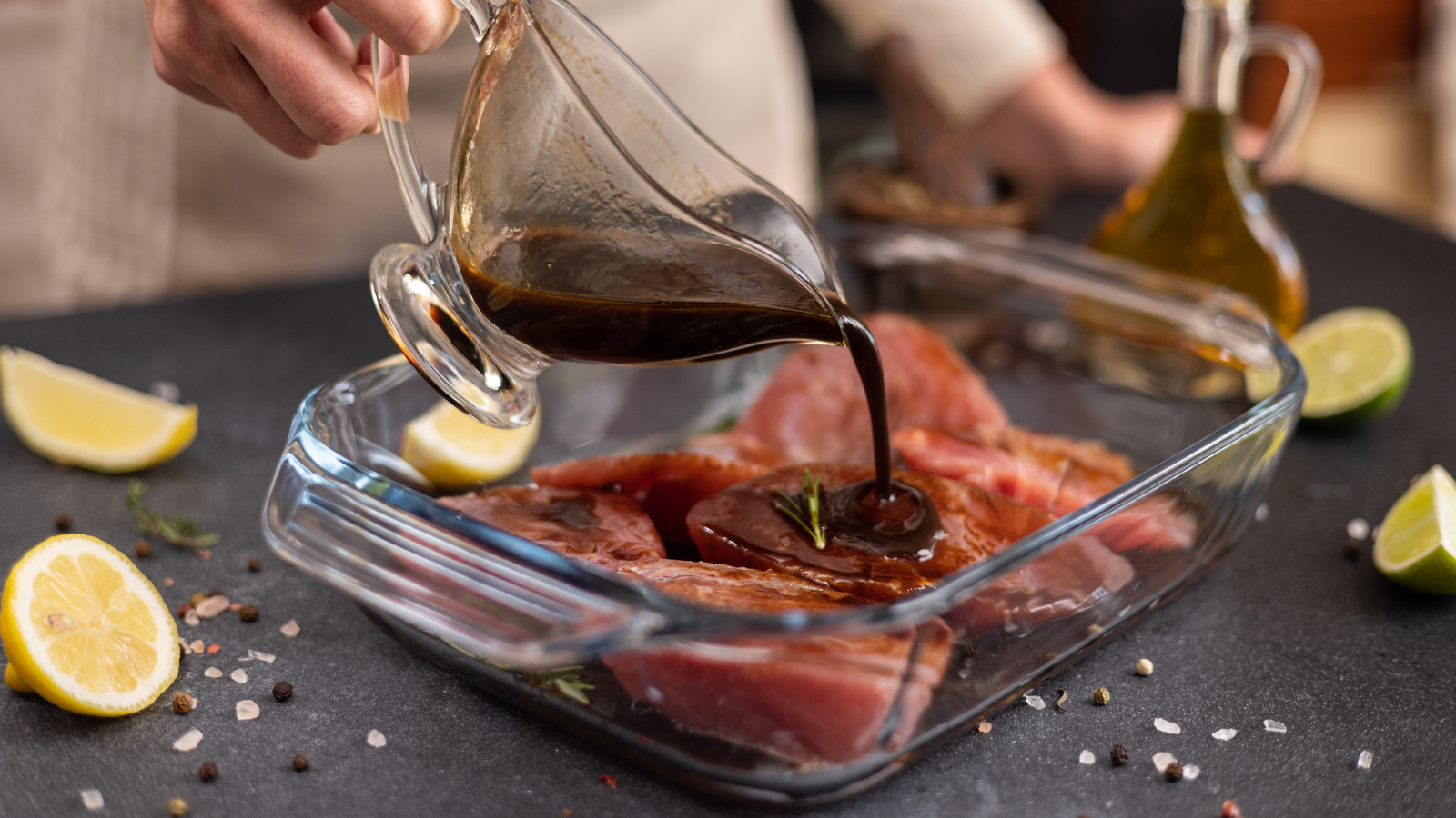 What Container Is Best For Marinating Meat?