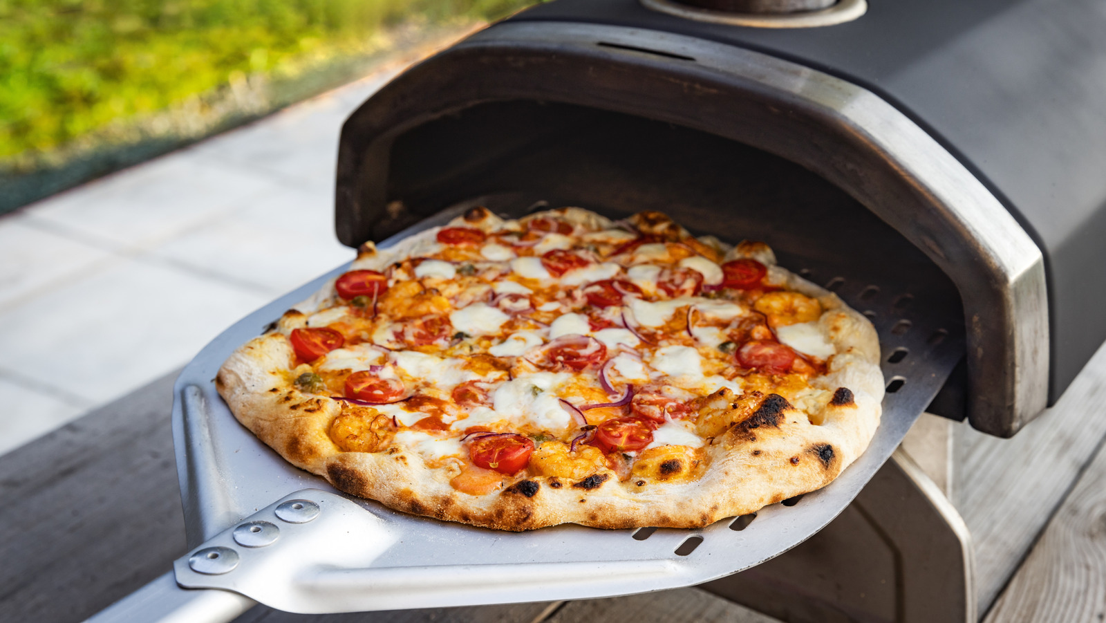 What Temperature Should You Bake Pizzas At In An Outdoor Oven?