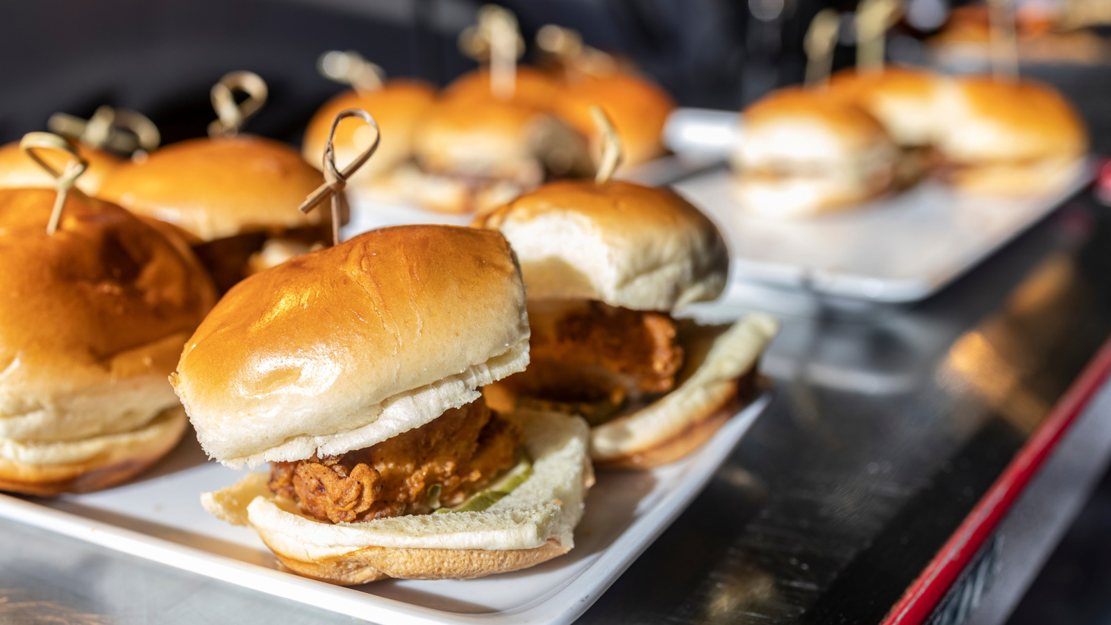 What To Order At Texas Roadhouse For DIY Fried Chicken Sliders