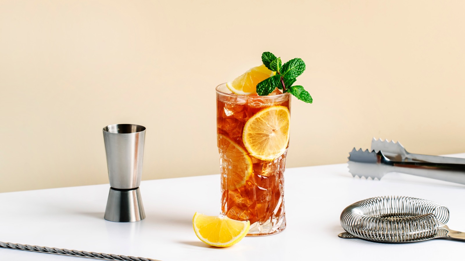 When Should You Drink Your Cocktail In A Highball Glass?