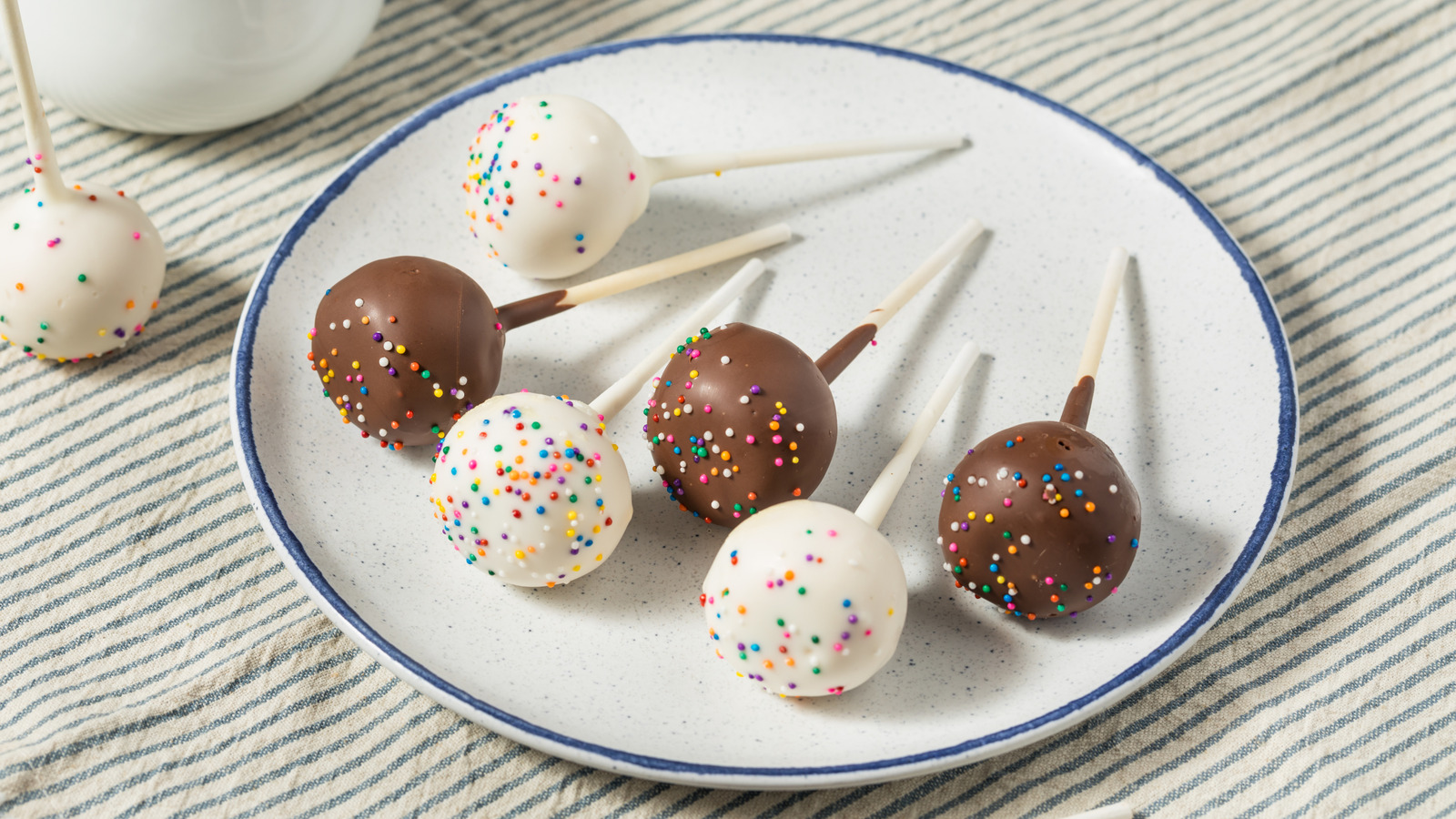 When To Use (And Not Use) Warm Cake When Making Cake Pops