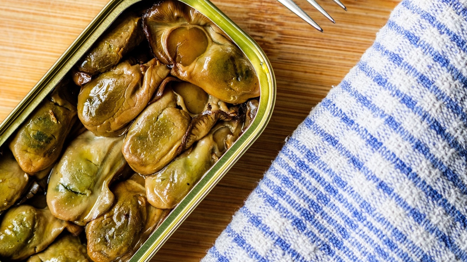 Why Aldi's Smoked Oysters Are A Smart Pantry Shortcut For Big Flavor
