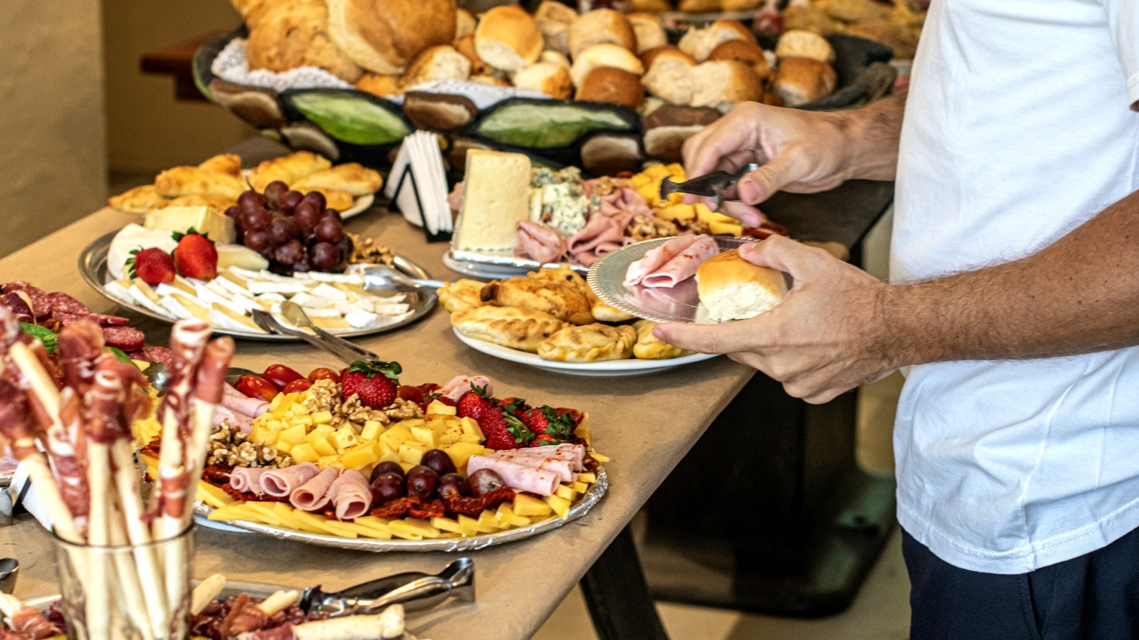 Why Bringing Leftover Food Home From A Buffet Is A Potential Hazard