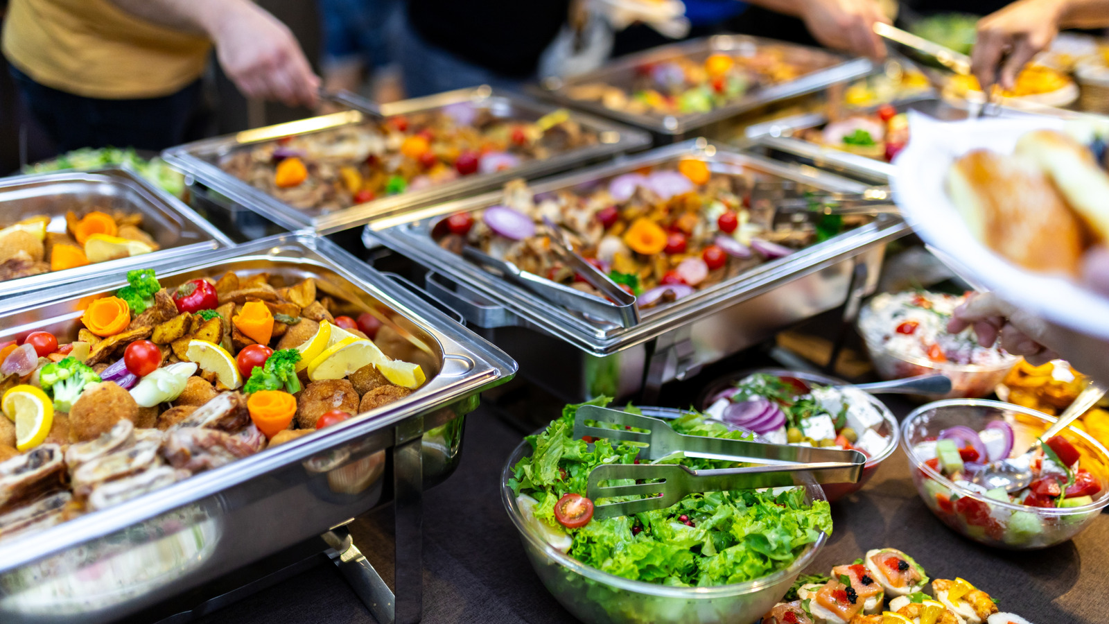 Why Buffet-Style Catering Is The Smartest Choice When Hosting Big Events