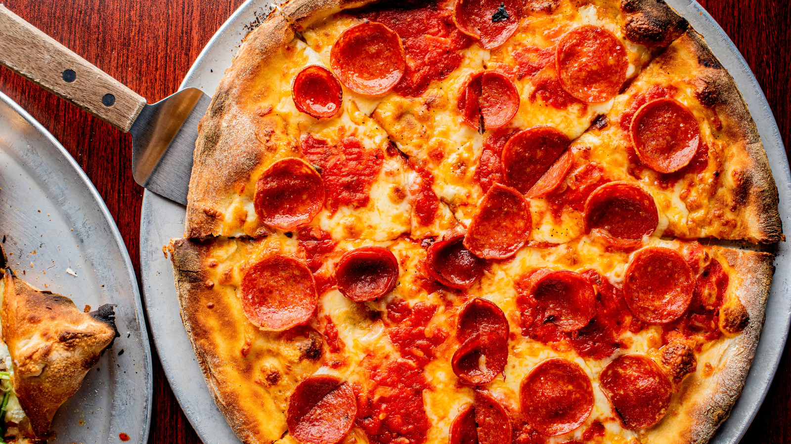 Why Homemade Pizza Never Tastes As Good As The Restaurants