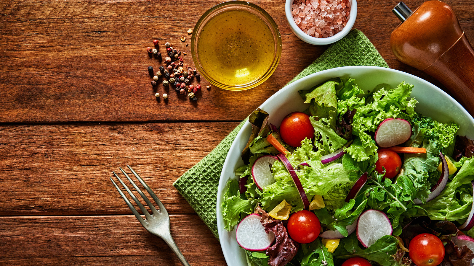 Why So Many Restaurants Put Salad Dressing On The Side (And What You ...