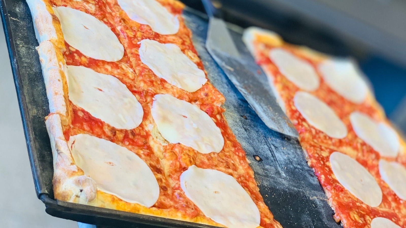Why Some People Believe That New England Beach Style Pizza Is The Worst