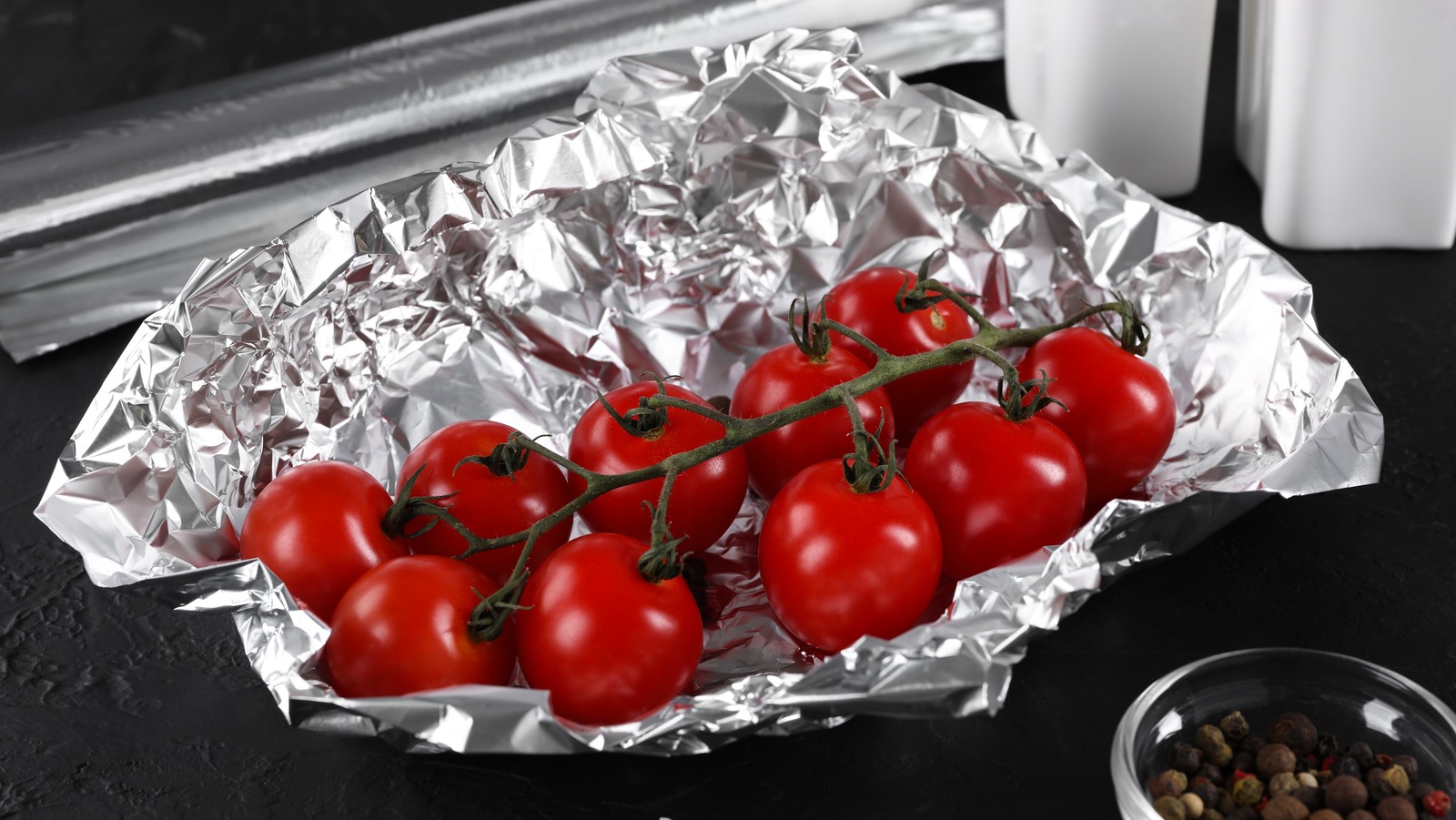 Why You Should Avoid Aluminum Foil For Acidic Food