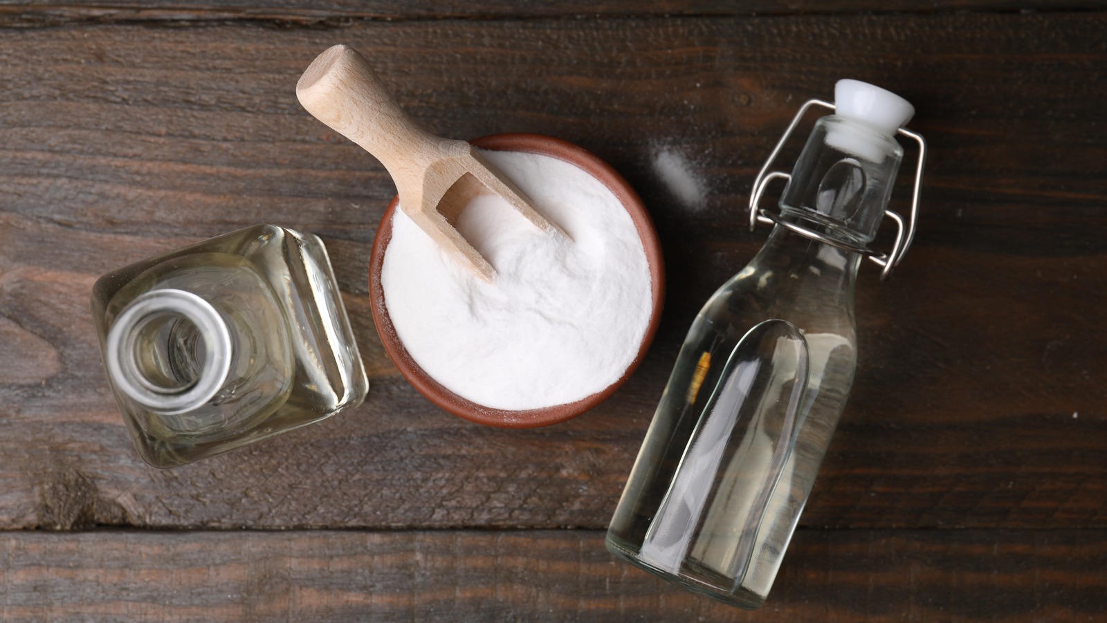 Why You Should Avoid Mixing Baking Soda And Vinegar When Cleaning