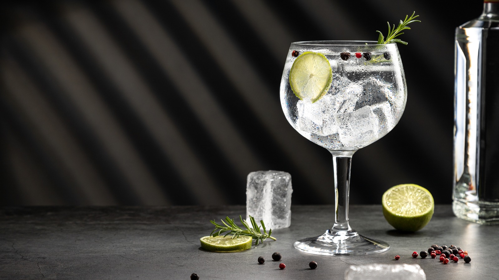 Why You Should Drink Gin And Tonic In A Balloon-Shaped Glass