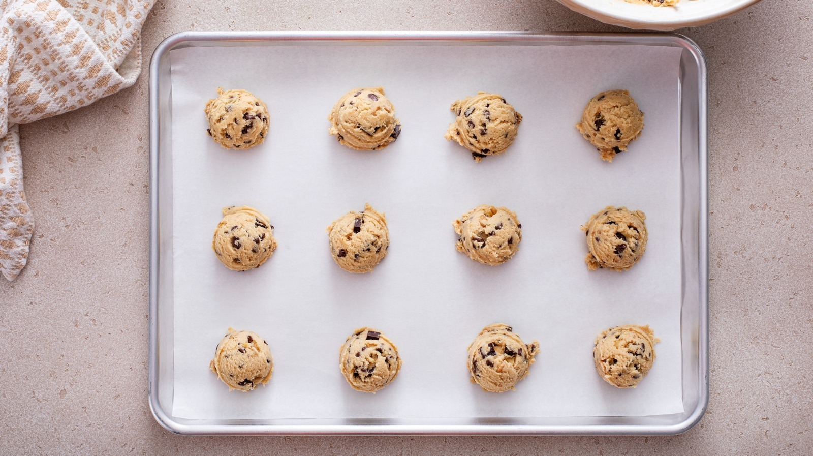 Why You Should Think Twice Before Using An Insulated Cookie Sheet