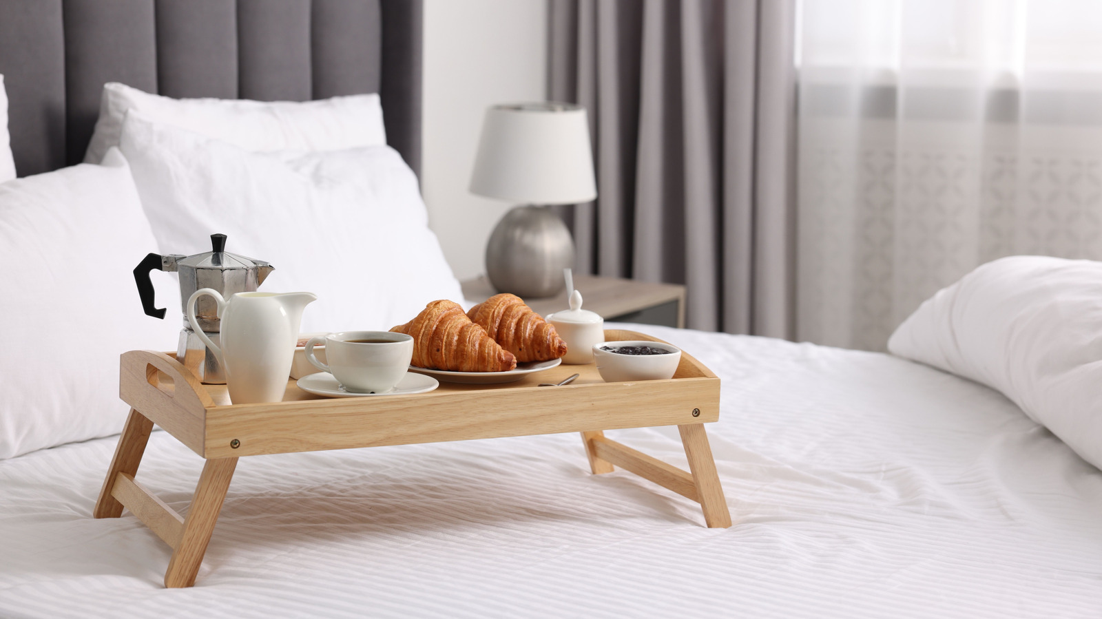 You Might Not Be Able To Enjoy Your Bed-And-Breakfast Food In Bed